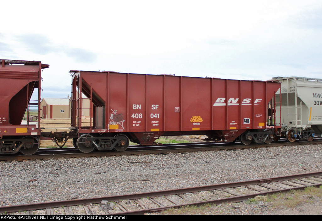 BNSF Swoosh 2 Bay Covered Hopper